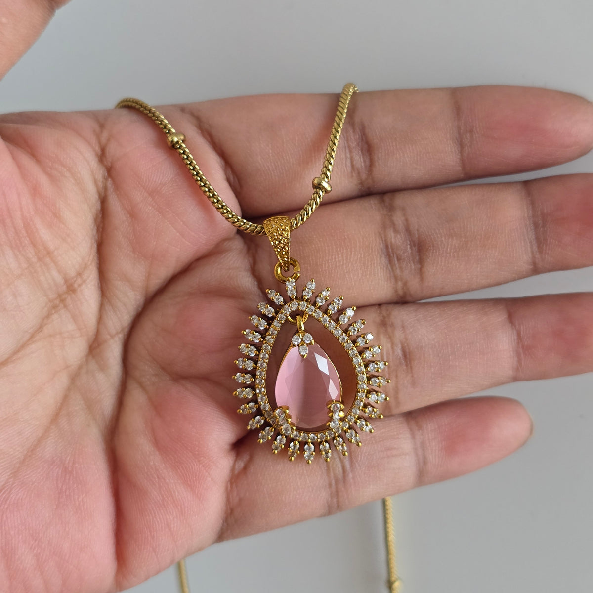 Lisa Diamond pendant chain – Dhruvani Ventures