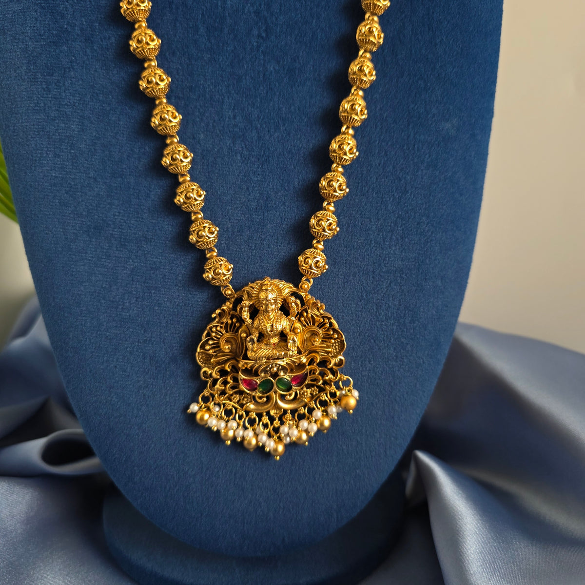 Antique lakshmi ball haram white – Dhruvani Ventures LLP